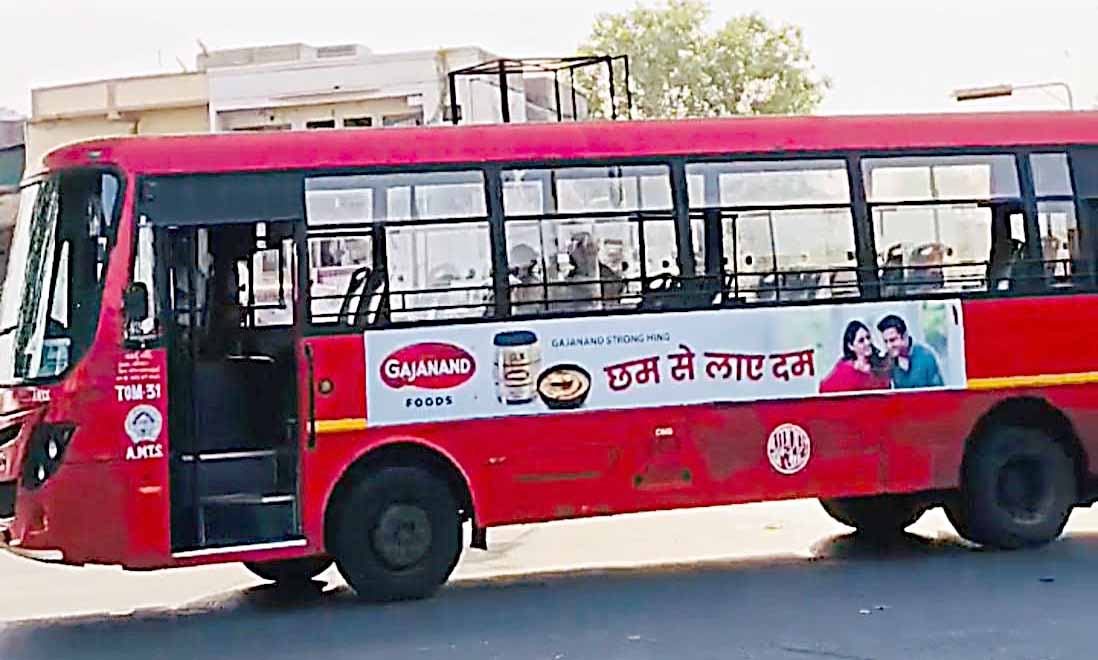 મણીનગર લાલ બસના ડ્રાઈવરો બસ સ્ટેન્ડે બસ ઊભી નહી રાખતા હોવાની ફરિયાદ